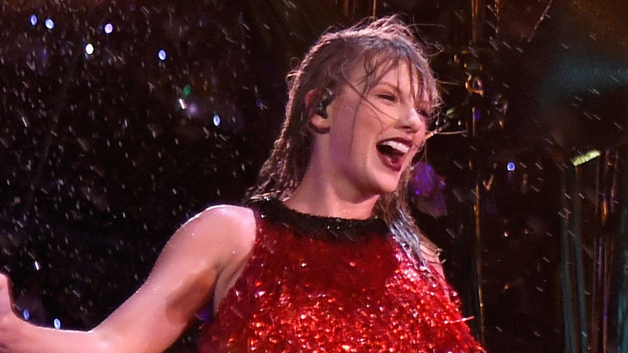 Taylor Swift breaks record while Performing in Pouring Rain | The ... Taylor Swift breaks record while Performing in Pouring Rain | The ...